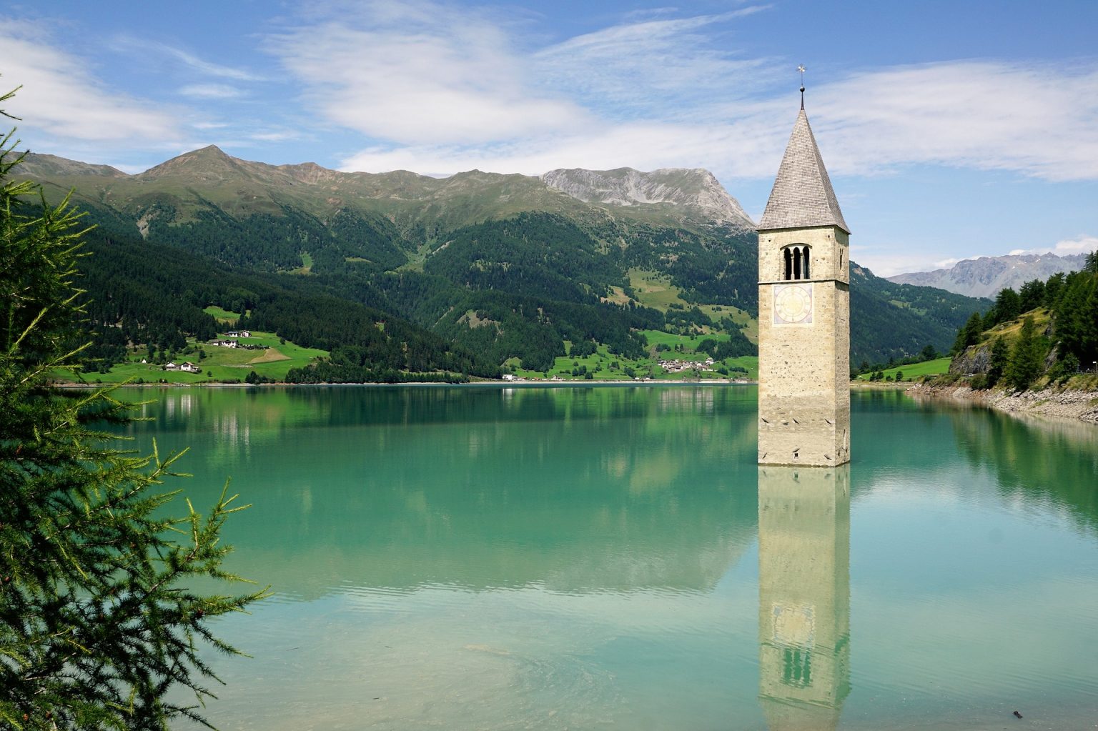 Italien: Wanderung um den Reschensee - Wandern24 - Komm, lass uns ...
